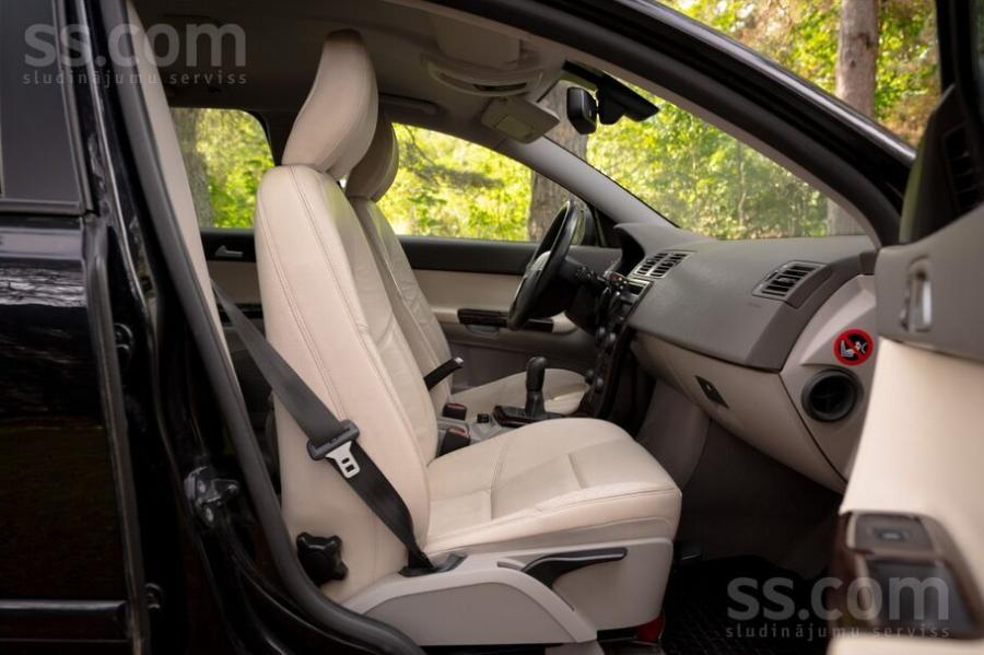 Melns Volvo V50 2007 Tukums, ar dzinēja tilpumu 1.60 L un nobraukumu 246 tūkst. km par 2290 €, foto 13 vietnē AUTOMOTO.COM.LV
