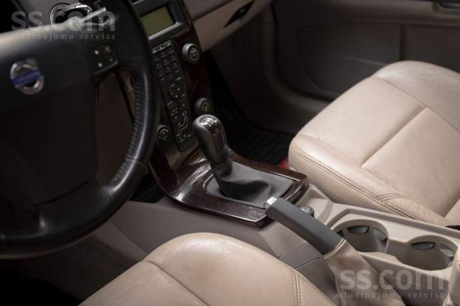Melns Volvo V50 2007 Tukums, ar dzinēja tilpumu 1.60 L un nobraukumu 246 tūkst. km par 2290 €, foto 23 vietnē AUTOMOTO.COM.LV