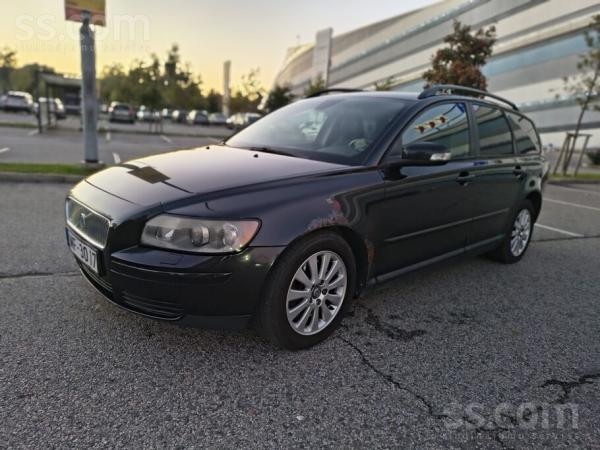 Black Volvo V50 2007 in Riga, with an engine capacity of 2.40 L and mileage of 277 thousand km for 900 €, photo 5 on AUTOMOTO.COM.LV