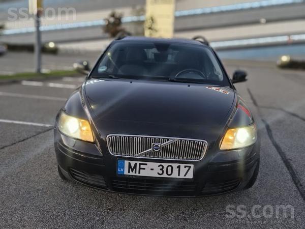 Black Volvo V50 2007 in Riga, with an engine capacity of 2.40 L and mileage of 277 thousand km for 900 €, photo 6 on AUTOMOTO.COM.LV