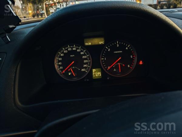Black Volvo V50 2007 in Riga, with an engine capacity of 2.40 L and mileage of 277 thousand km for 900 €, photo 8 on AUTOMOTO.COM.LV