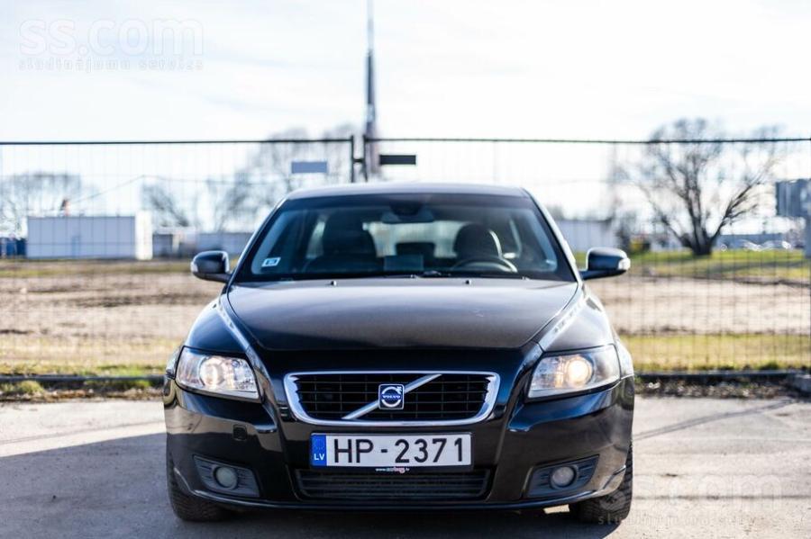 Melns Volvo V50 2008 Rīga, ar dzinēja tilpumu 2.40 L un nobraukumu 356 tūkst. km par 3990 €, foto 3 vietnē AUTOMOTO.COM.LV