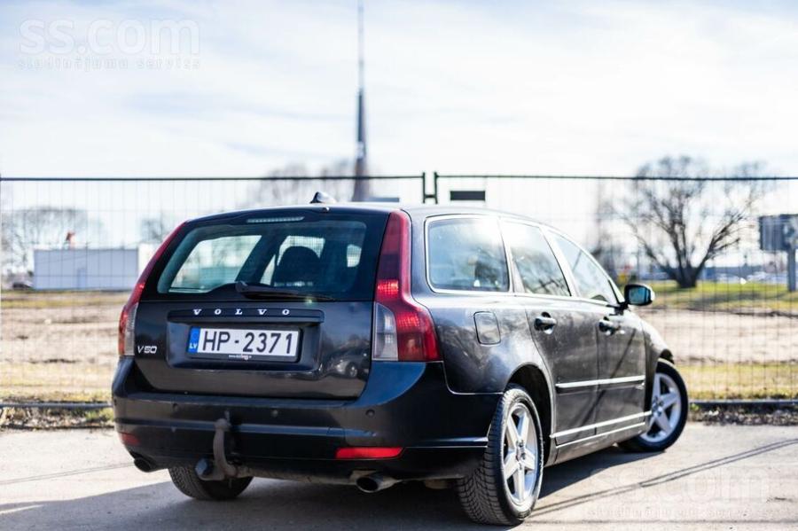 Melns Volvo V50 2008 Rīga, ar dzinēja tilpumu 2.40 L un nobraukumu 356 tūkst. km par 3990 €, foto 6 vietnē AUTOMOTO.COM.LV