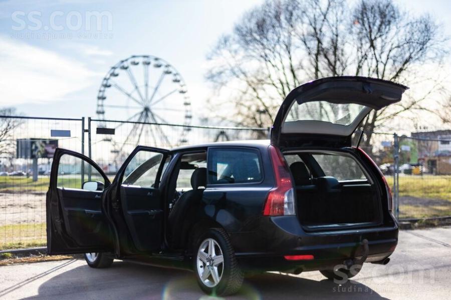 Melns Volvo V50 2008 Rīga, ar dzinēja tilpumu 2.40 L un nobraukumu 356 tūkst. km par 3990 €, foto 9 vietnē AUTOMOTO.COM.LV