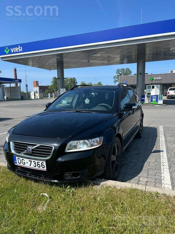 Melns Volvo V50 2008 Liepāja, ar dzinēja tilpumu 2.00 L un nobraukumu 301 tūkst. km par 2500 €, foto 5 vietnē AUTOMOTO.COM.LV