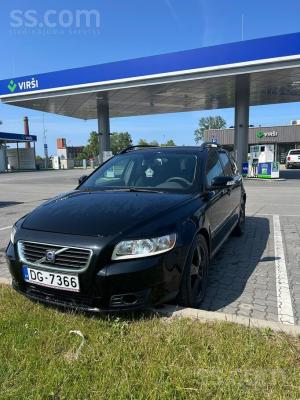 Melns Volvo V50 2008 Liepāja, ar dzinēja tilpumu 2.00 L un nobraukumu 301 tūkst. km par 2500 €, foto 5 vietnē AUTOMOTO.COM.LV