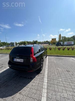 Melns Volvo V50 2008 Liepāja, ar dzinēja tilpumu 2.00 L un nobraukumu 301 tūkst. km par 2500 €, foto 6 vietnē AUTOMOTO.COM.LV