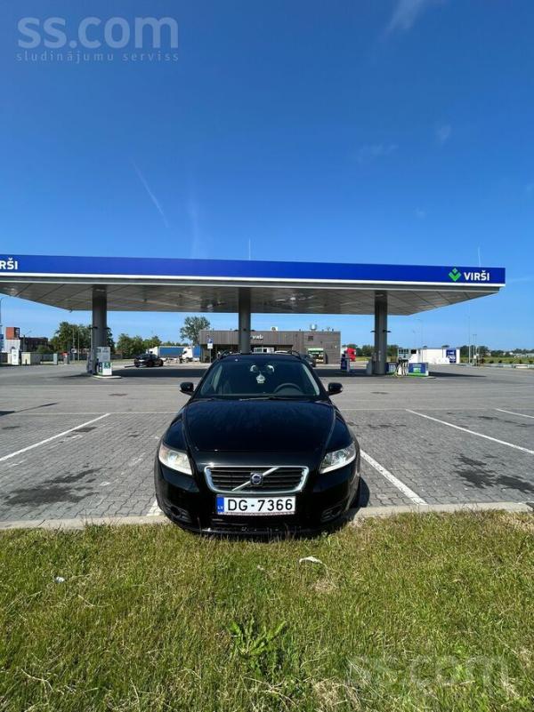 Melns Volvo V50 2008 Liepāja, ar dzinēja tilpumu 2.00 L un nobraukumu 301 tūkst. km par 2500 €, foto 8 vietnē AUTOMOTO.COM.LV