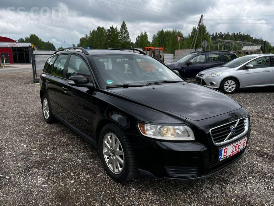 Black Volvo V50 2008 in Valmiera, with an engine capacity of 2.00 L and mileage of 0 thousand km for 3770 €, photo 7 on AUTOMOTO.COM.LV