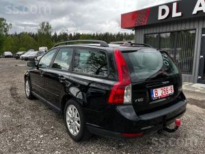 Black Volvo V50 2008 in Valmiera, with an engine capacity of 2.00 L and mileage of 0 thousand km for 3550 €, photo 3 on AUTOMOTO.COM.LV