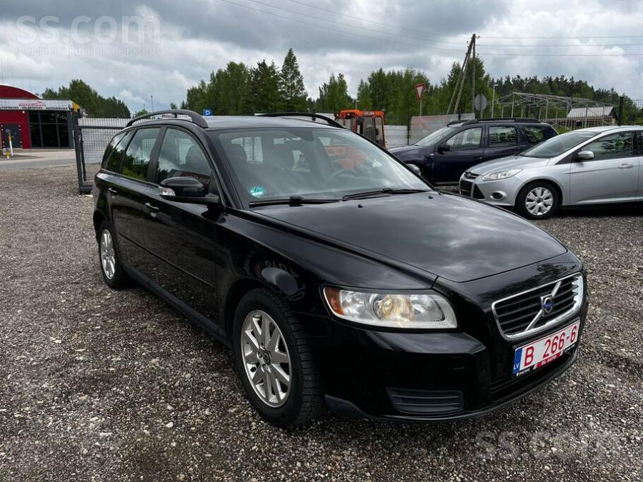 Black Volvo V50 2008 in Valmiera, with an engine capacity of 2.00 L and mileage of 0 thousand km for 3550 €, photo 7 on AUTOMOTO.COM.LV