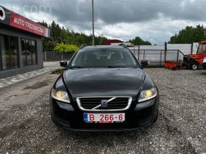 Black Volvo V50 2008 in Valmiera, with an engine capacity of 2.00 L and mileage of 0 thousand km for 3550 €, photo 8 on AUTOMOTO.COM.LV