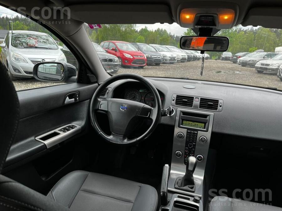 Black Volvo V50 2008 in Valmiera, with an engine capacity of 2.00 L and mileage of 0 thousand km for 3550 €, photo 11 on AUTOMOTO.COM.LV
