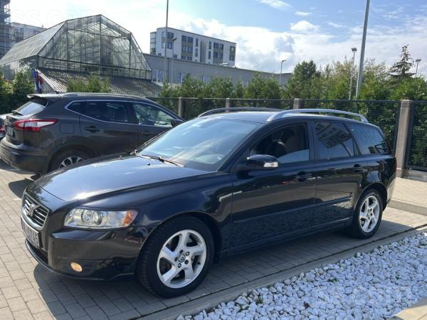 Melns Volvo V50 2008 Rīga, ar dzinēja tilpumu 2.40 L un nobraukumu 285 tūkst. km par 2650 €, foto 2 vietnē AUTOMOTO.COM.LV