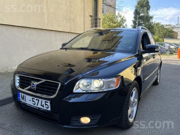 Melns Volvo V50 2008 Rīga, ar dzinēja tilpumu 2.40 L un nobraukumu 285 tūkst. km par 2650 €, foto 3 vietnē AUTOMOTO.COM.LV