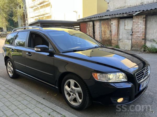 Melns Volvo V50 2008 Rīga, ar dzinēja tilpumu 2.40 L un nobraukumu 285 tūkst. km par 2650 €, foto 4 vietnē AUTOMOTO.COM.LV
