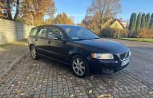 Black Volvo V50 2008 in Jelgava, with an engine capacity of 2.40 L and mileage of 318 thousand km for 2950 €, photo 2 on AUTOMOTO.COM.LV