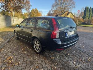 Black Volvo V50 2008 in Jelgava, with an engine capacity of 2.40 L and mileage of 318 thousand km for 2950 €, photo 5 on AUTOMOTO.COM.LV