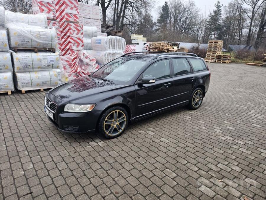 Melns Volvo V50 2008 Jelgava, ar dzinēja tilpumu 2.00 L un nobraukumu 336 tūkst. km par 2500 €, foto 2 vietnē AUTOMOTO.COM.LV
