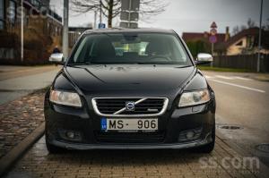 Black Volvo V50 2008 in Riga, with an engine capacity of 2.00 L and mileage of 0 thousand km for 2990 €, photo 2 on AUTOMOTO.COM.LV