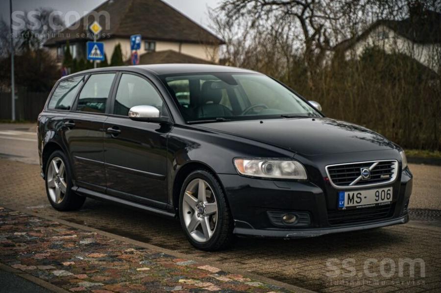 Black Volvo V50 2008 in Riga, with an engine capacity of 2.00 L and mileage of 0 thousand km for 2990 €, photo 3 on AUTOMOTO.COM.LV