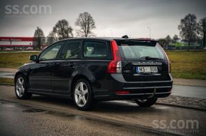 Black Volvo V50 2008 in Riga, with an engine capacity of 2.00 L and mileage of 0 thousand km for 2990 €, photo 6 on AUTOMOTO.COM.LV