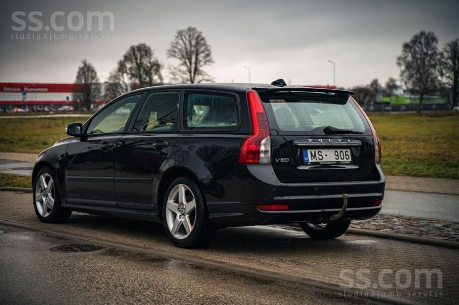 Black Volvo V50 2008 in Riga, with an engine capacity of 2.00 L and mileage of 0 thousand km for 2990 €, photo 6 on AUTOMOTO.COM.LV