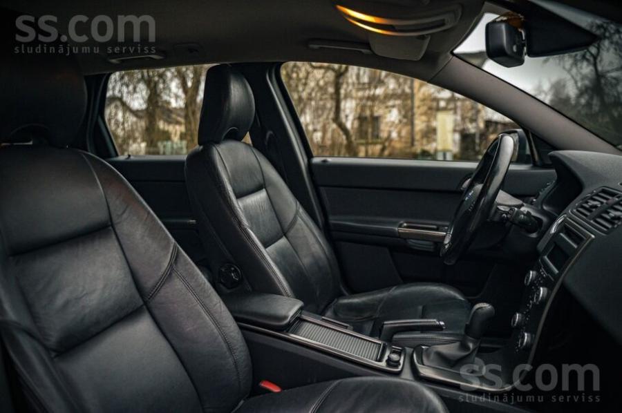Black Volvo V50 2008 in Riga, with an engine capacity of 2.00 L and mileage of 0 thousand km for 2990 €, photo 8 on AUTOMOTO.COM.LV