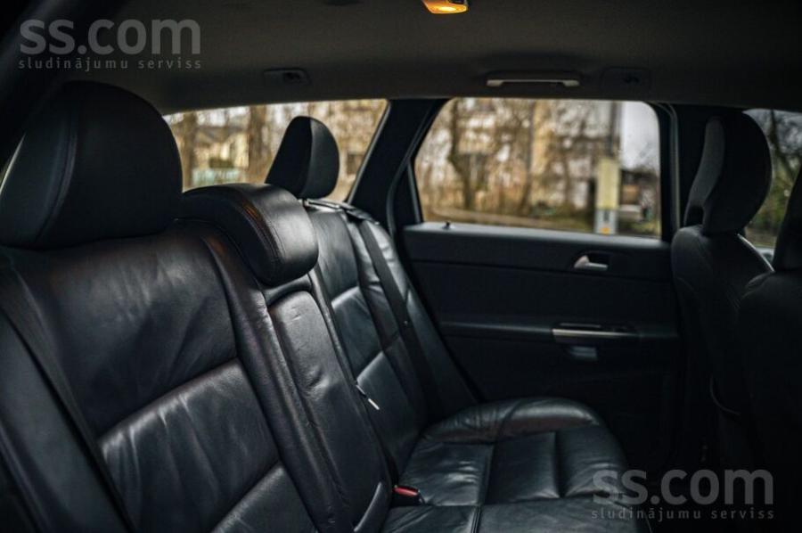 Black Volvo V50 2008 in Riga, with an engine capacity of 2.00 L and mileage of 0 thousand km for 2990 €, photo 10 on AUTOMOTO.COM.LV