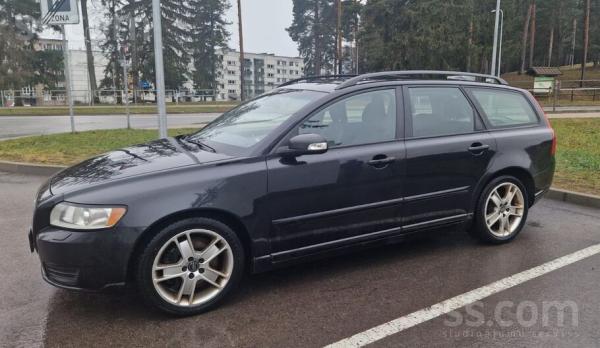 Melns Volvo V50 2008 Ogre, ar dzinēja tilpumu 2.40 L un nobraukumu 290 tūkst. km par 2950 €, foto 2 vietnē AUTOMOTO.COM.LV