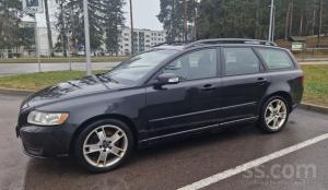 Melns Volvo V50 2008 Ogre, ar dzinēja tilpumu 2.40 L un nobraukumu 290 tūkst. km par 2950 €, foto 2 vietnē AUTOMOTO.COM.LV