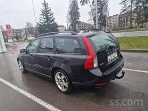 Melns Volvo V50 2008 Ogre, ar dzinēja tilpumu 2.40 L un nobraukumu 290 tūkst. km par 2950 €, foto 3 vietnē AUTOMOTO.COM.LV