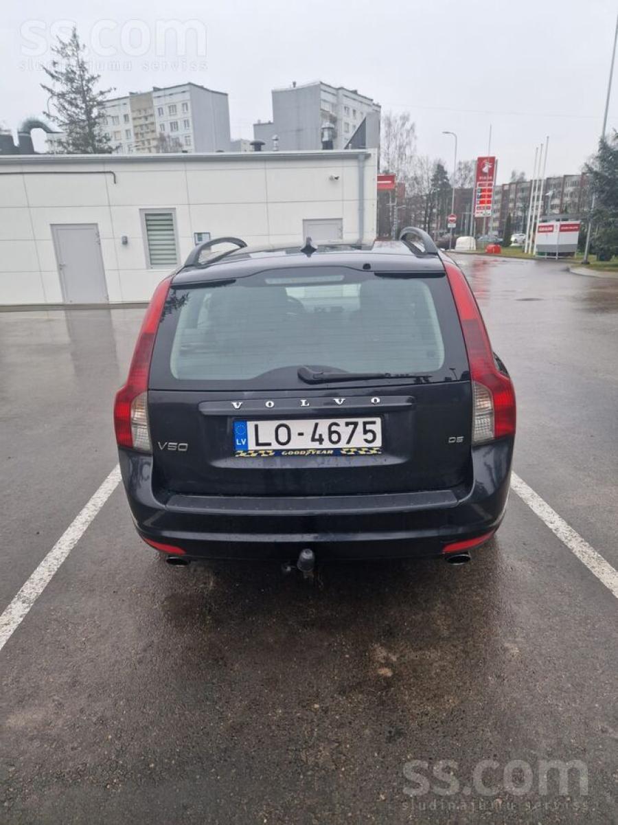 Melns Volvo V50 2008 Ogre, ar dzinēja tilpumu 2.40 L un nobraukumu 290 tūkst. km par 2950 €, foto 4 vietnē AUTOMOTO.COM.LV