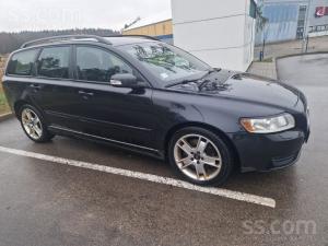 Melns Volvo V50 2008 Ogre, ar dzinēja tilpumu 2.40 L un nobraukumu 290 tūkst. km par 2950 €, foto 5 vietnē AUTOMOTO.COM.LV