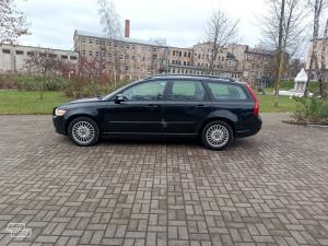 Melns Volvo V50 2008 Šauļi, ar dzinēja tilpumu 2.00 L un nobraukumu 260 tūkst. km par 1550 €, foto 4 vietnē AUTOMOTO.COM.LV