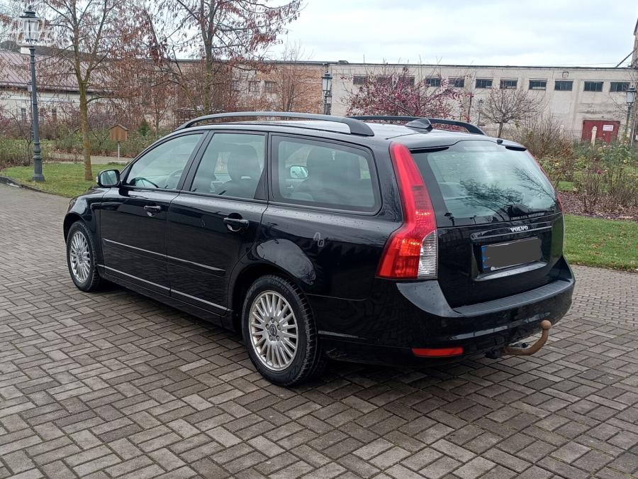 Melns Volvo V50 2008 Šauļi, ar dzinēja tilpumu 2.00 L un nobraukumu 260 tūkst. km par 1550 €, foto 5 vietnē AUTOMOTO.COM.LV