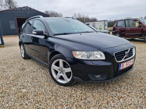 Black Volvo V50 2008 in Cesis, with an engine capacity of 2.00 L and mileage of 266 thousand km for 4100 €, photo 1 on AUTOMOTO.COM.LV