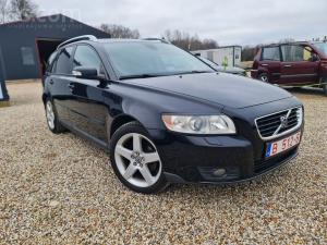Melns Volvo V50 2008 Cēsis, ar dzinēja tilpumu 2.00 L un nobraukumu 266 tūkst. km par 4100 €, foto  vietnē AUTOMOTO.COM.LV