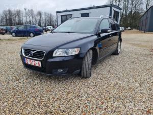 Melns Volvo V50 2008 Cēsis, ar dzinēja tilpumu 2.00 L un nobraukumu 266 tūkst. km par 4100 €, foto 2 vietnē AUTOMOTO.COM.LV