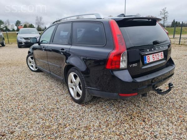 Black Volvo V50 2008 in Cesis, with an engine capacity of 2.00 L and mileage of 266 thousand km for 4100 €, photo 3 on AUTOMOTO.COM.LV