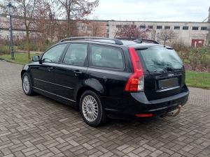 Black Volvo V50 2008 in Siauliai, with an engine capacity of 2.00 L and mileage of 260 thousand km for 1450 €, photo 3 on AUTOMOTO.COM.LV