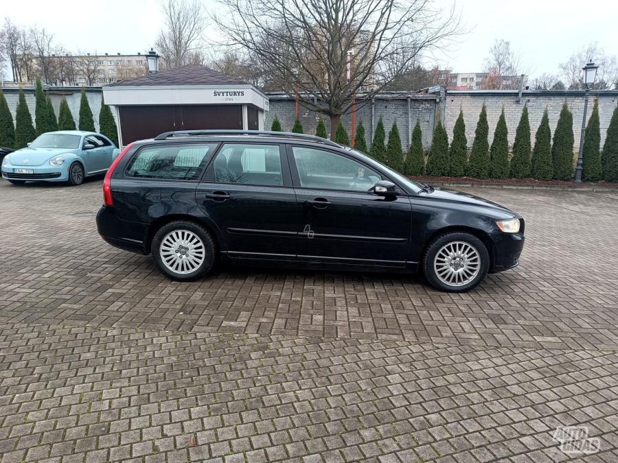 Black Volvo V50 2008 in Siauliai, with an engine capacity of 2.00 L and mileage of 260 thousand km for 1450 €, photo 7 on AUTOMOTO.COM.LV