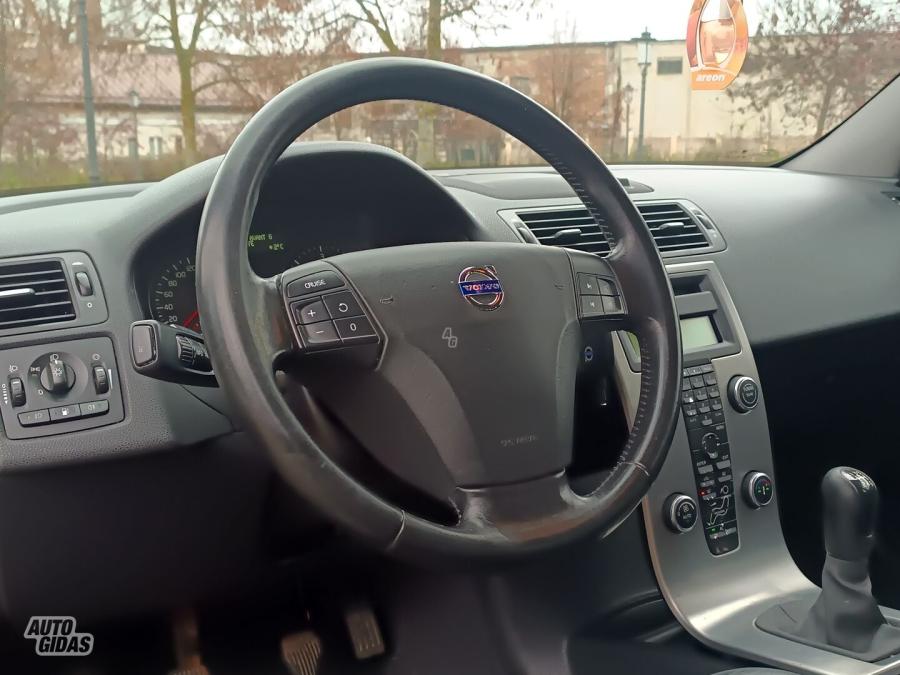 Black Volvo V50 2008 in Siauliai, with an engine capacity of 2.00 L and mileage of 260 thousand km for 1450 €, photo 16 on AUTOMOTO.COM.LV