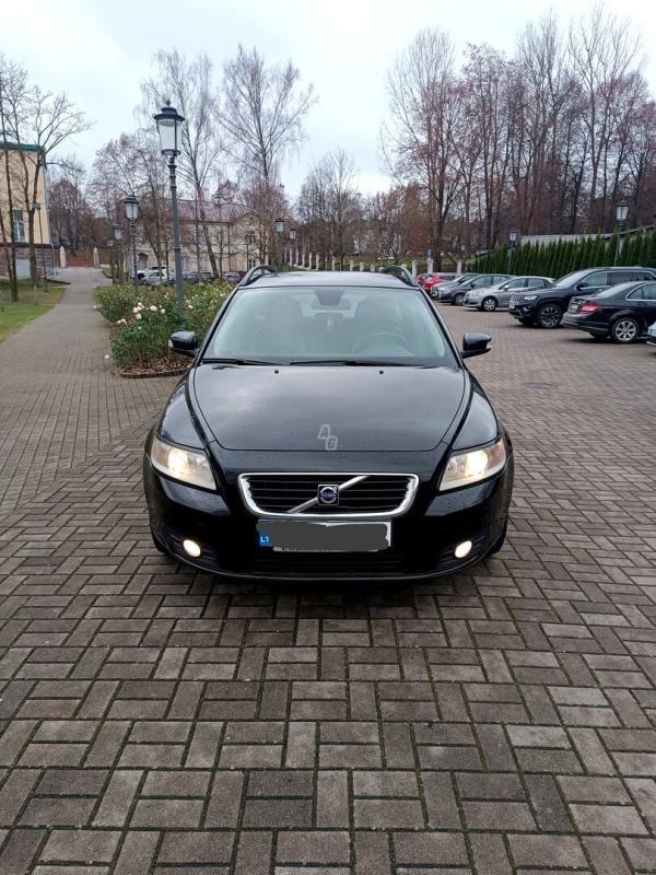 Black Volvo V50 2008 in Siauliai, with an engine capacity of 2.00 L and mileage of 260 thousand km for 1450 €, photo 9 on AUTOMOTO.COM.LV
