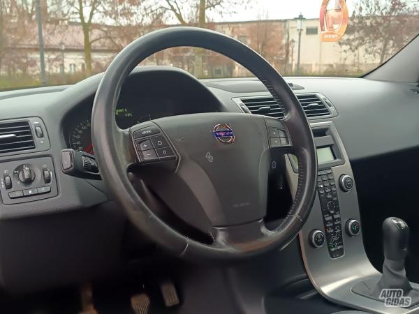 Black Volvo V50 2008 in Siauliai, with an engine capacity of 2.00 L and mileage of 260 thousand km for 1450 €, photo 10 on AUTOMOTO.COM.LV