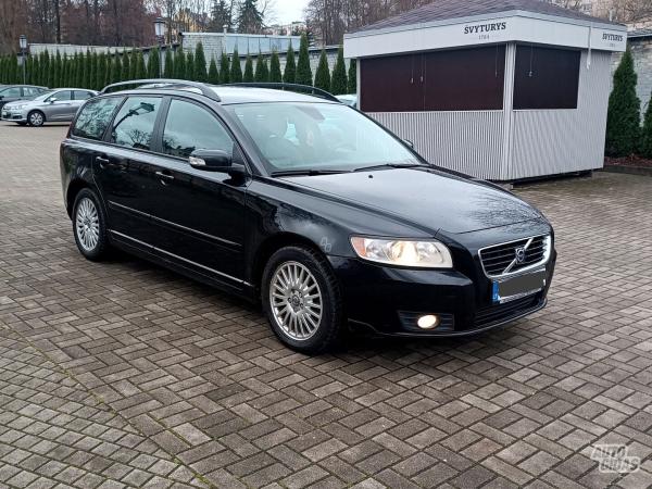 Black Volvo V50 2008 in Siauliai, with an engine capacity of 2.00 L and mileage of 260 thousand km for 1850 €, photo 1 on AUTOMOTO.COM.LV