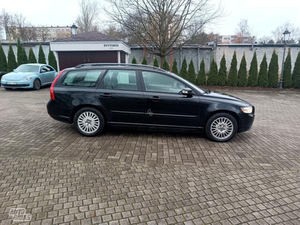 Black Volvo V50 2008 in Siauliai, with an engine capacity of 2.00 L and mileage of 260 thousand km for 1850 €, photo 2 on AUTOMOTO.COM.LV