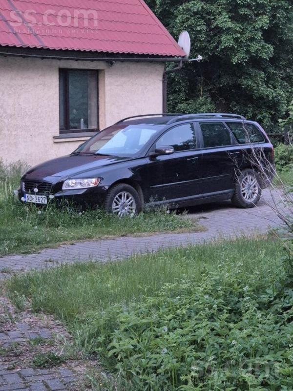 Melns Volvo V50 2008 Rīga, ar dzinēja tilpumu 1.60 L un nobraukumu 276 tūkst. km par 1500 €, foto 1 vietnē AUTOMOTO.COM.LV