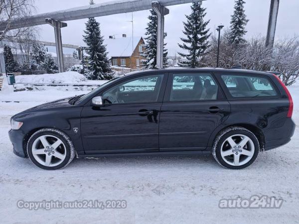 Melns Volvo V50 2008 Paide, ar dzinēja tilpumu 1.60 L un nobraukumu 249 tūkst. km par 2950 €, foto 3 vietnē AUTOMOTO.COM.LV
