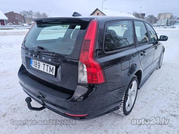 Melns Volvo V50 2008 Paide, ar dzinēja tilpumu 1.60 L un nobraukumu 249 tūkst. km par 2950 €, foto 4 vietnē AUTOMOTO.COM.LV